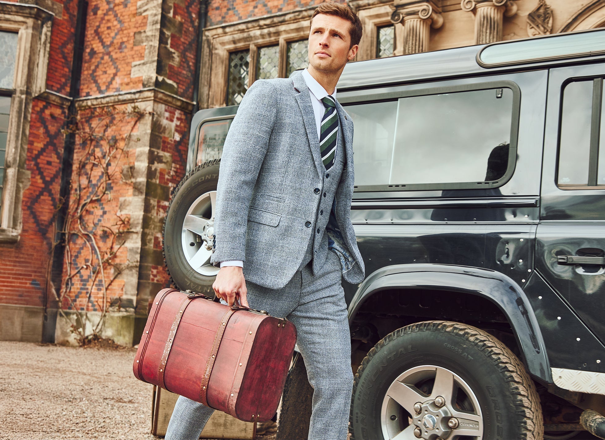 Travelling with a Suit: Wrinkle-Free Packing Tips – Marc Darcy
