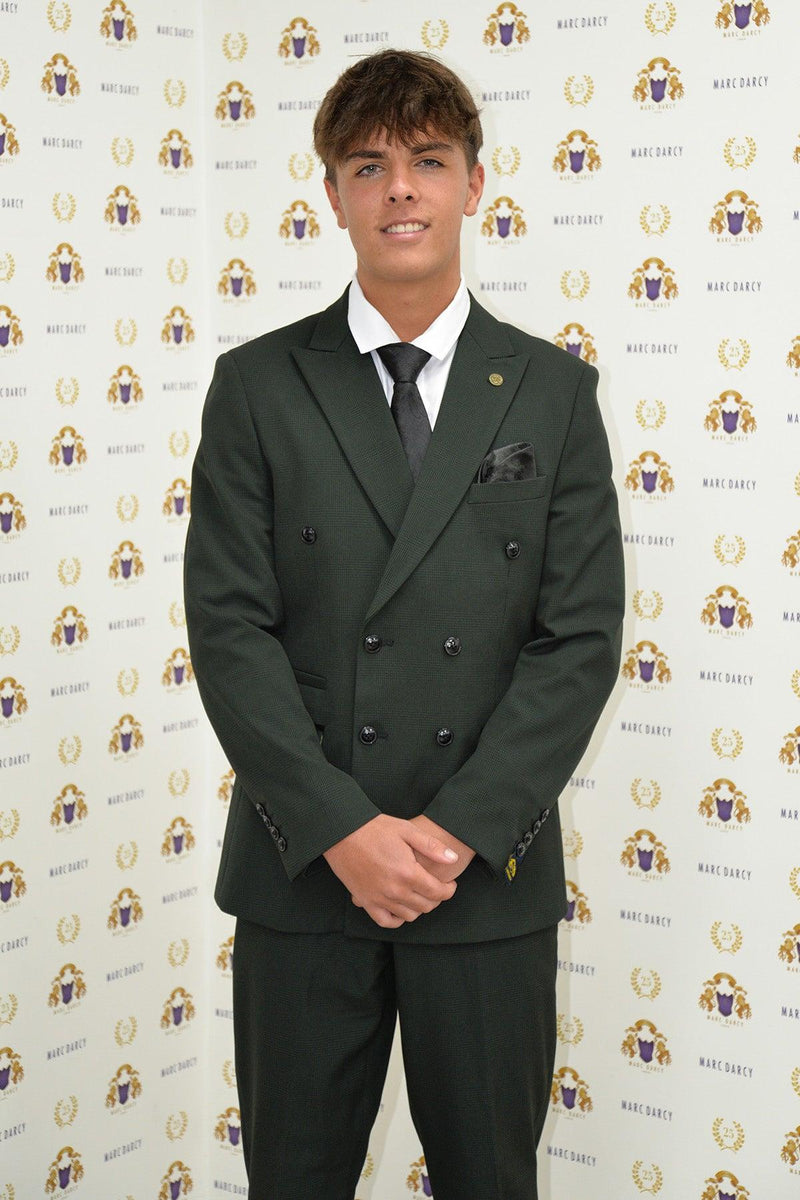 Coronation Street's Mason Radcliffe (Luca Toolan) In BROMLEY Olive Gre ...